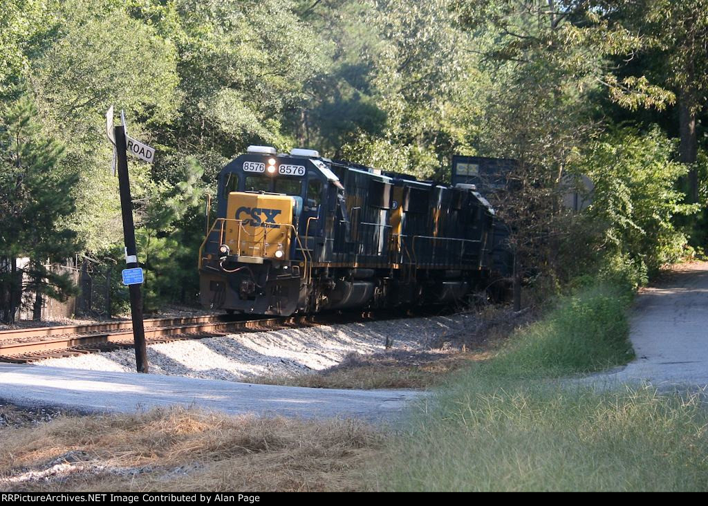 CSX SD50-2's 8576 and 8520 approach Westbrook Road
